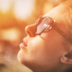 Does Blue Light Cause Skin Damage? And How to Protect Against It | Lab ...