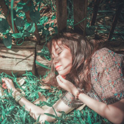 Does Blue Light Cause Skin Damage? And How to Protect Against It | Lab ...